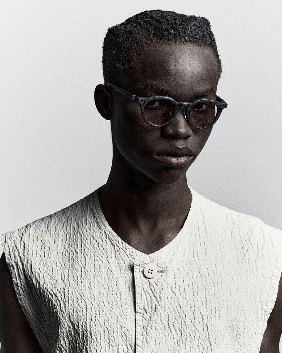 ISSEY MIYAKE × 金子眼鏡 WOODシリーズに新色追加 | ショップニュース | VIORO（ヴィオロ）